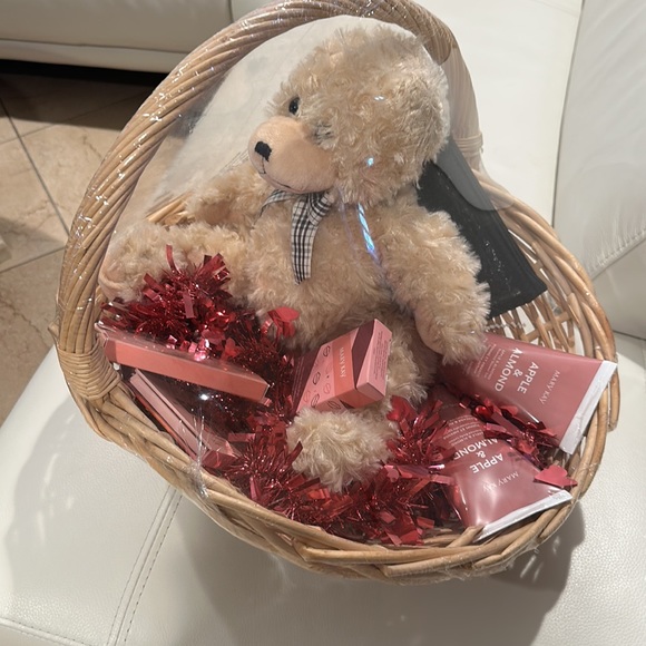 Mary Kay | Bath & Body | Mary Kay Basket Gift Set Body Wash Body Lotion ...